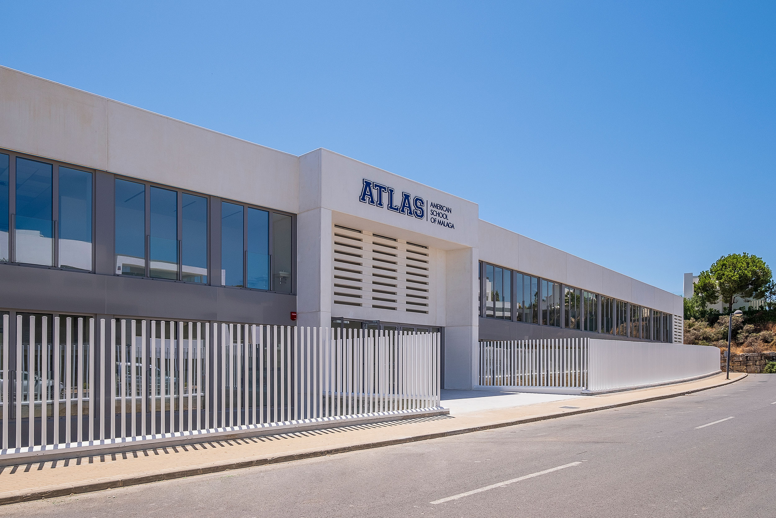 Atlas American School - Constructores en Marbella B.SOLÍS : Constructores en Marbella B.SOLÍS